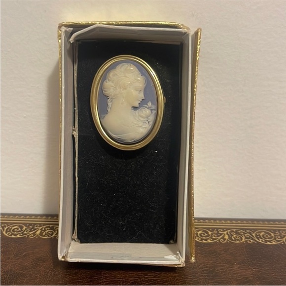 Sankyo | Jewelry | Vintage Japan Made Cameo Music Box Locket Necklace ...